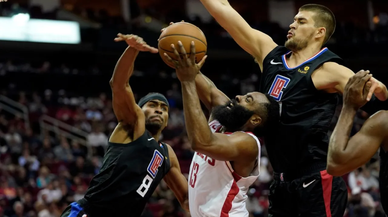 Harden pomohl Houstonu 47 body k výhře nad Clippers — ČT sport — Česká ...