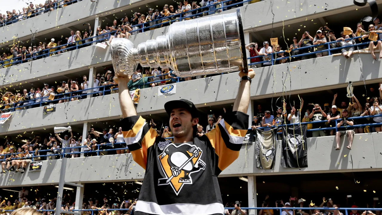 Pittsburgh slavil Stanley Cup, přidalo se nejvíc lidí v historii — ČT ...
