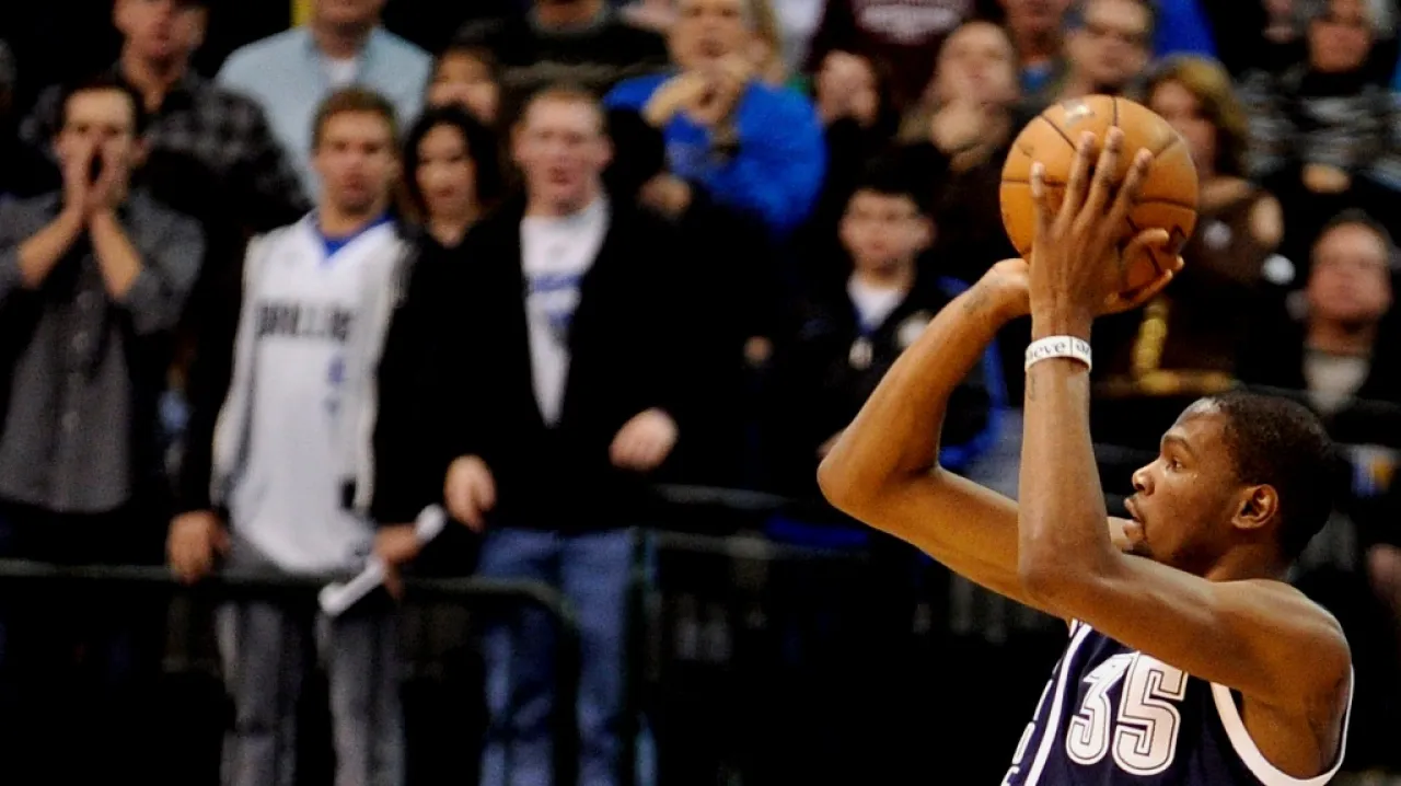 Durant pomohl 52 body lídrovi NBA zdolat Dallas — ČT sport — Česká televize