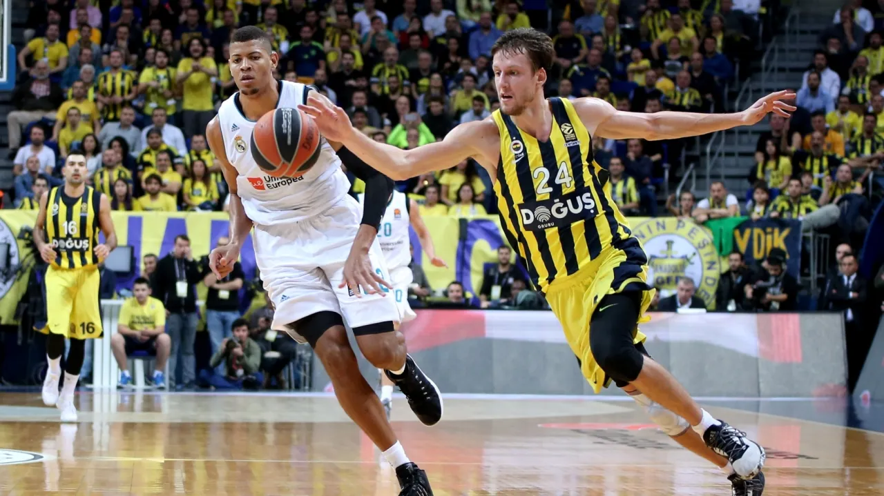Veselý scházel v základní sestavě Fenerbahce, které podlehlo Realu — ČT ...