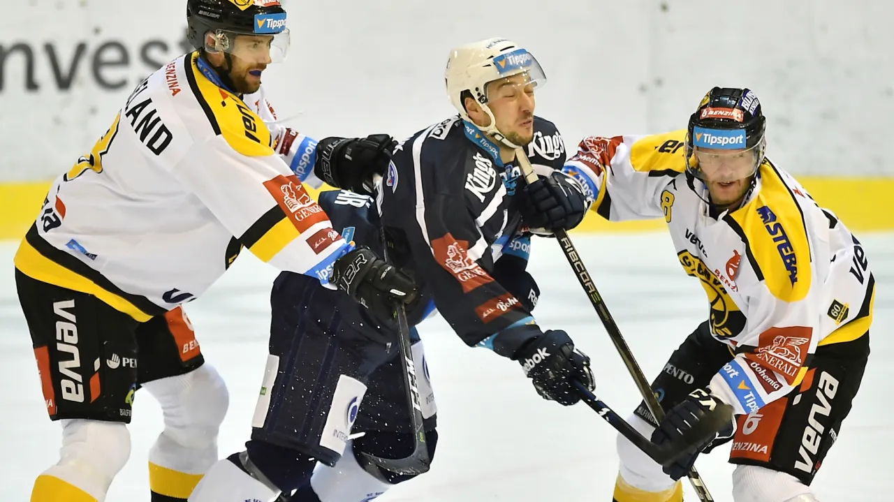 SOUHRN 25. KOLA: Kovář rozhodl nájezdy v Litvínově, Pardubice padly ...