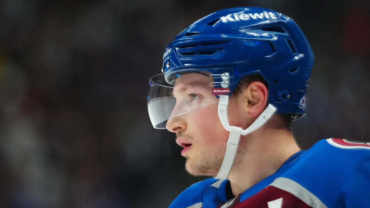 Norris Trophy pro nejlepšího beka NHL získal podruhé v kariéře Makar z ...