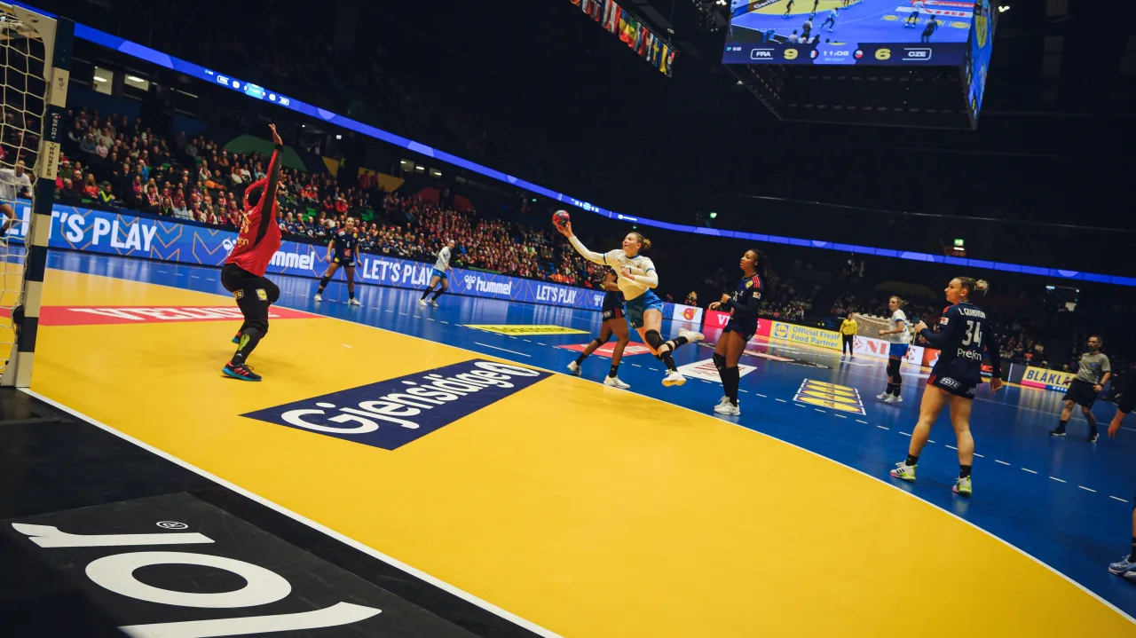 Novotná dělala v brance, co mohla, ale Francouzky nezastavila. Češky si ...