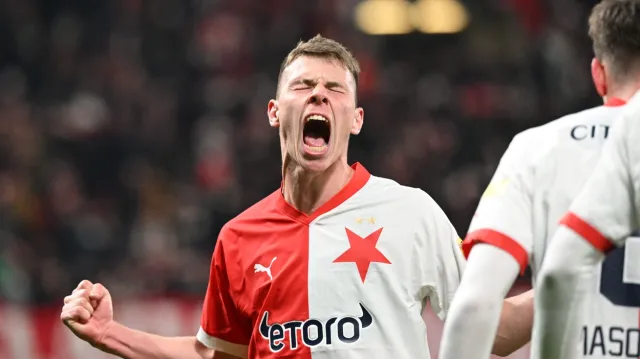 Smůla pro Slavii i reprezentaci. Douděra se zranil, na Albánii ho ...