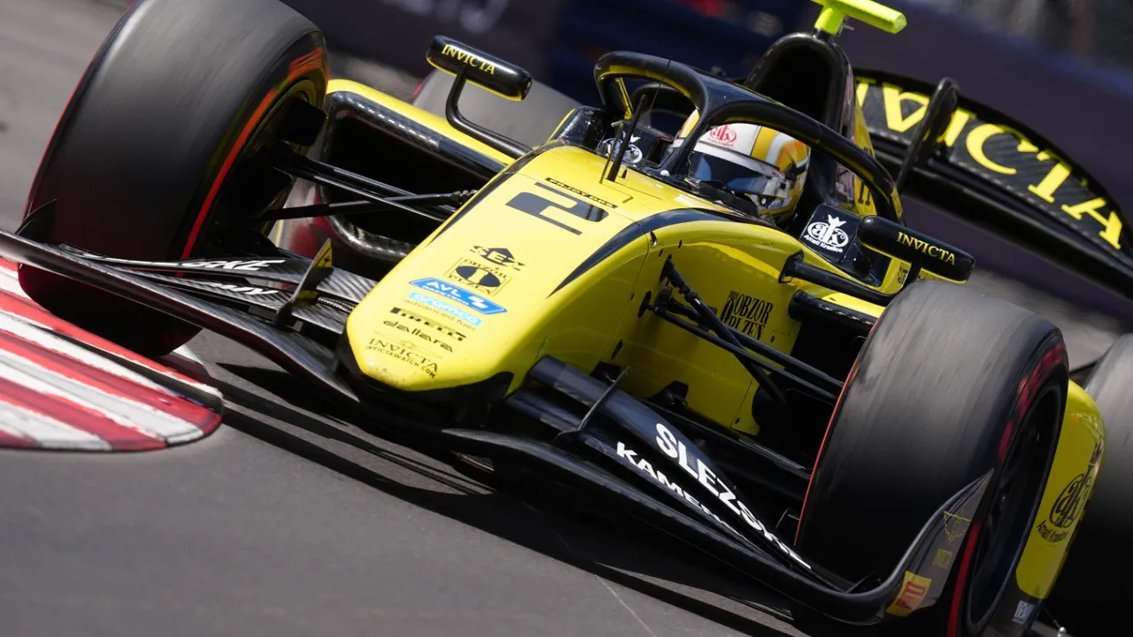 Staněk zopakoval umístění na pódiu, v Silverstonu byl opět třetí ve ...