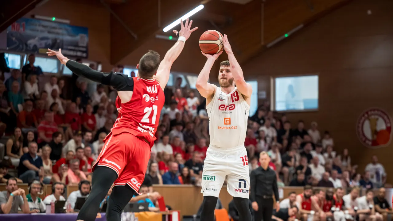 Finále basketbalistů: Pardubice – Nymburk — ČT sport — Česká televize