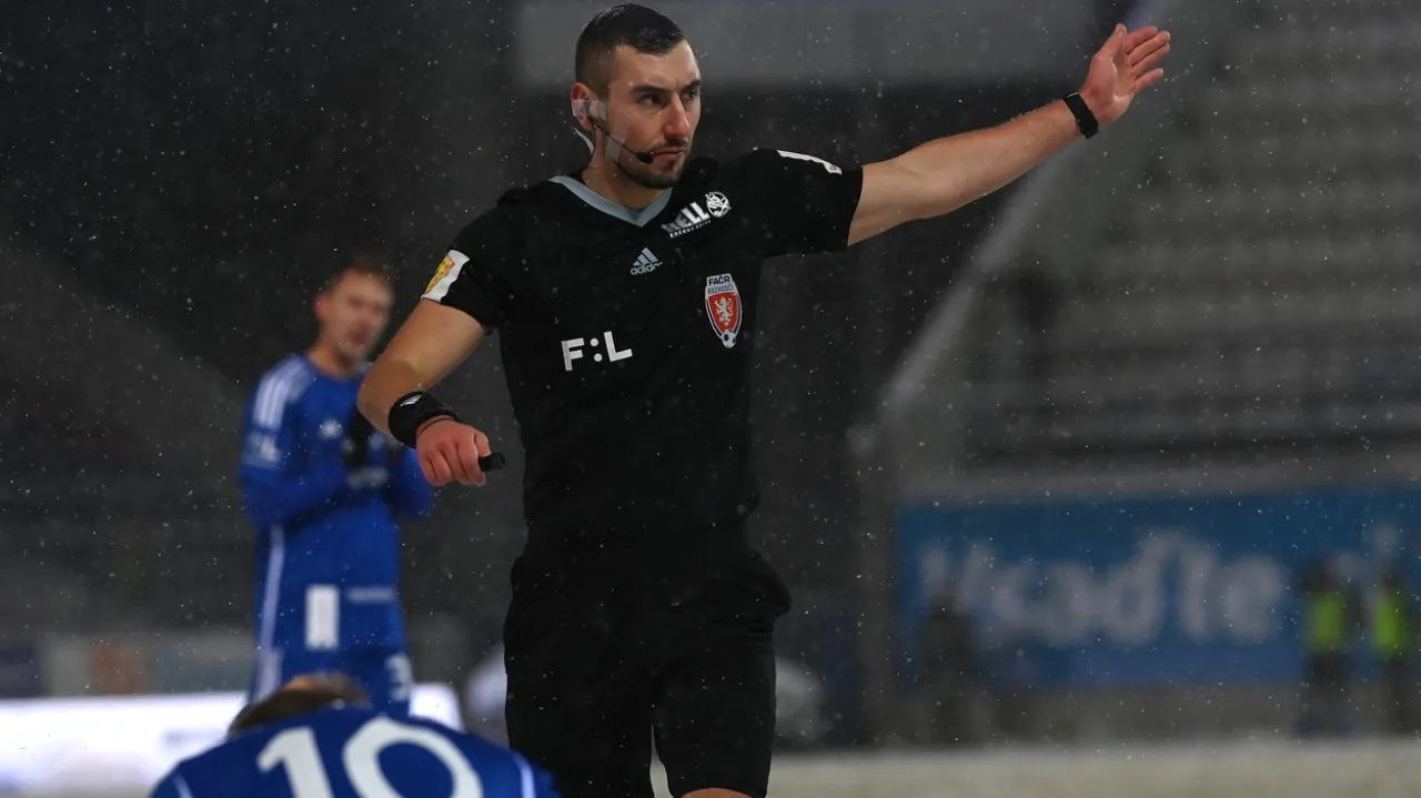 Komise: Rozhodčí v Olomouci i v Pardubicích pískali všechno správně ...