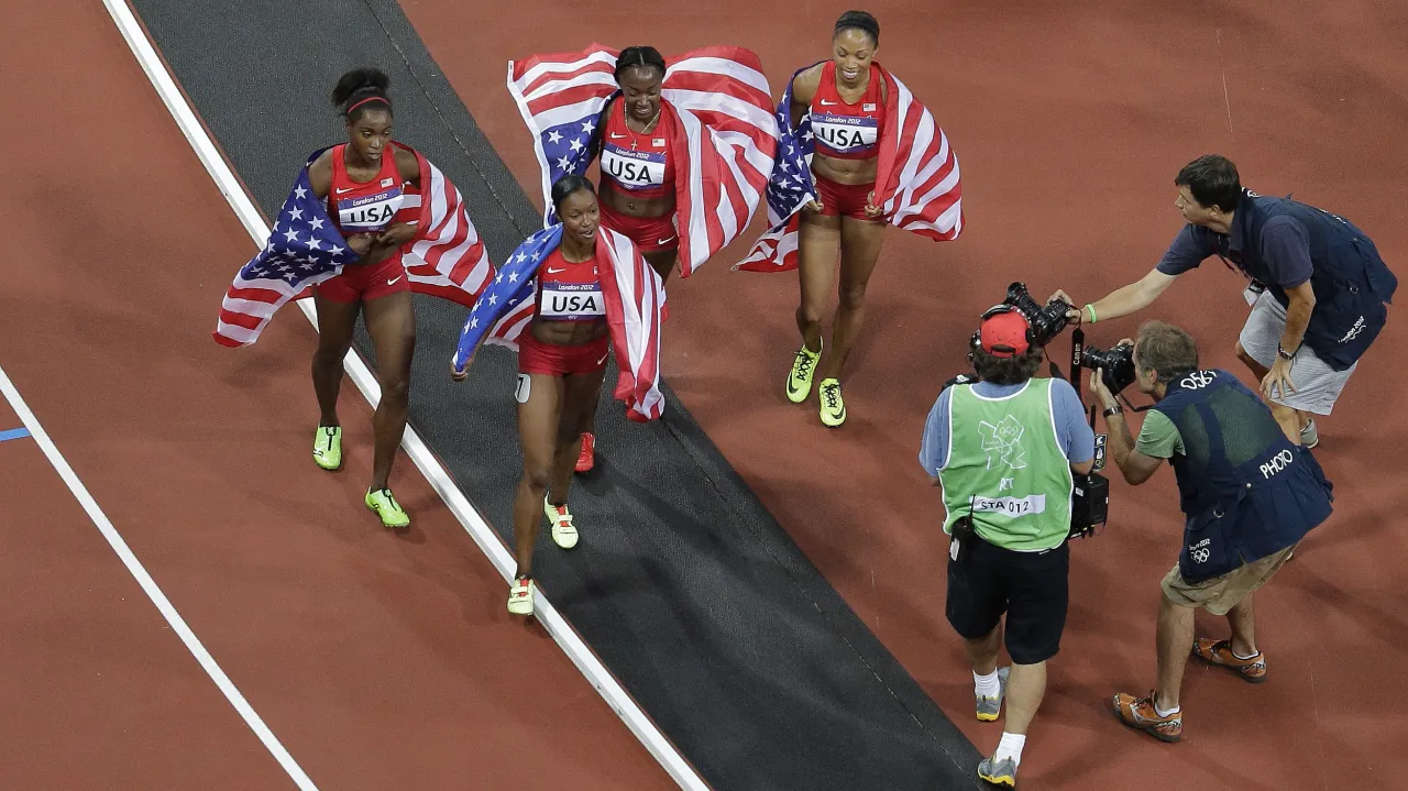 Američanky vyhrály štafetu na 4x100 metrů ve světovém rekordu — ČT ...