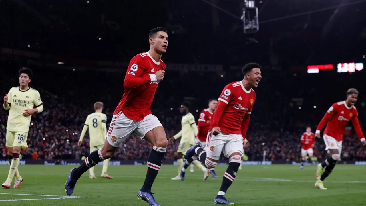 Ronaldo vystřelil pro United tři body nad Arsenalem, Součkův gól na ...