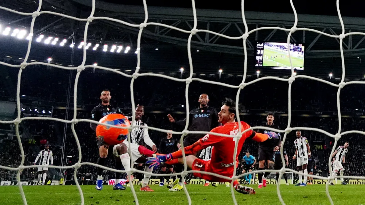 Neapol to schytala od Juventusu, Vitík Boloňu nespasil — ČT sport ...