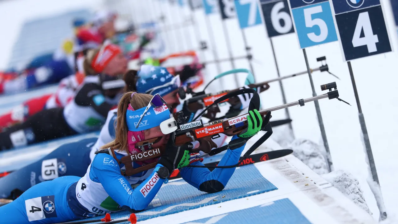 Biatlon: závod žen s hromadným startem — ČT sport — Česká televize