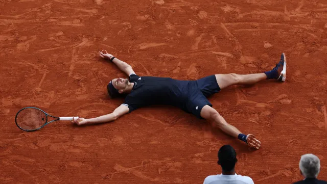 Zverev porazil ve finále Roland Garros Cobolliho a získal premiérový ...