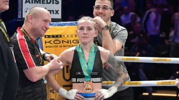 Bytyqi musí po ztrátě pásu šampionky WBC na operaci, utrpěla zlomeninu ...