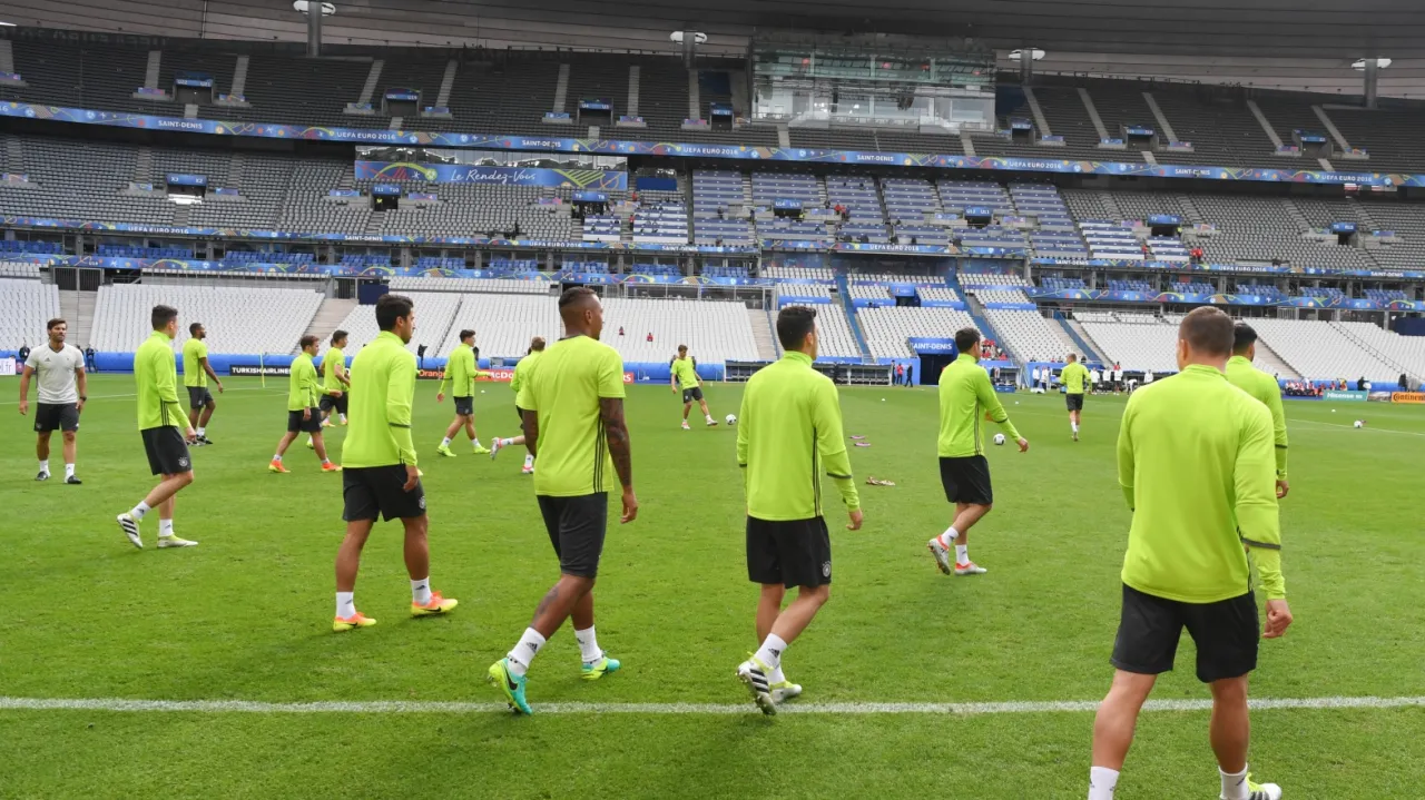 Němci se poprvé od listopadových útoků vrátí na Stade de France — ČT ...