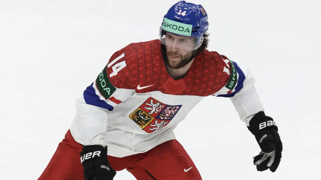 Zacha přijde o hvězdný turnaj v Miláně. Nahradí ho Chlapík — ČT sport ...