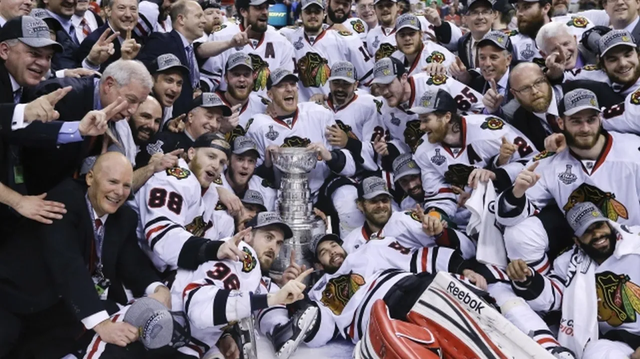 Chicago vyhrálo šesté finále i celou sérii, Rozsíval s Frolíkem slaví ...