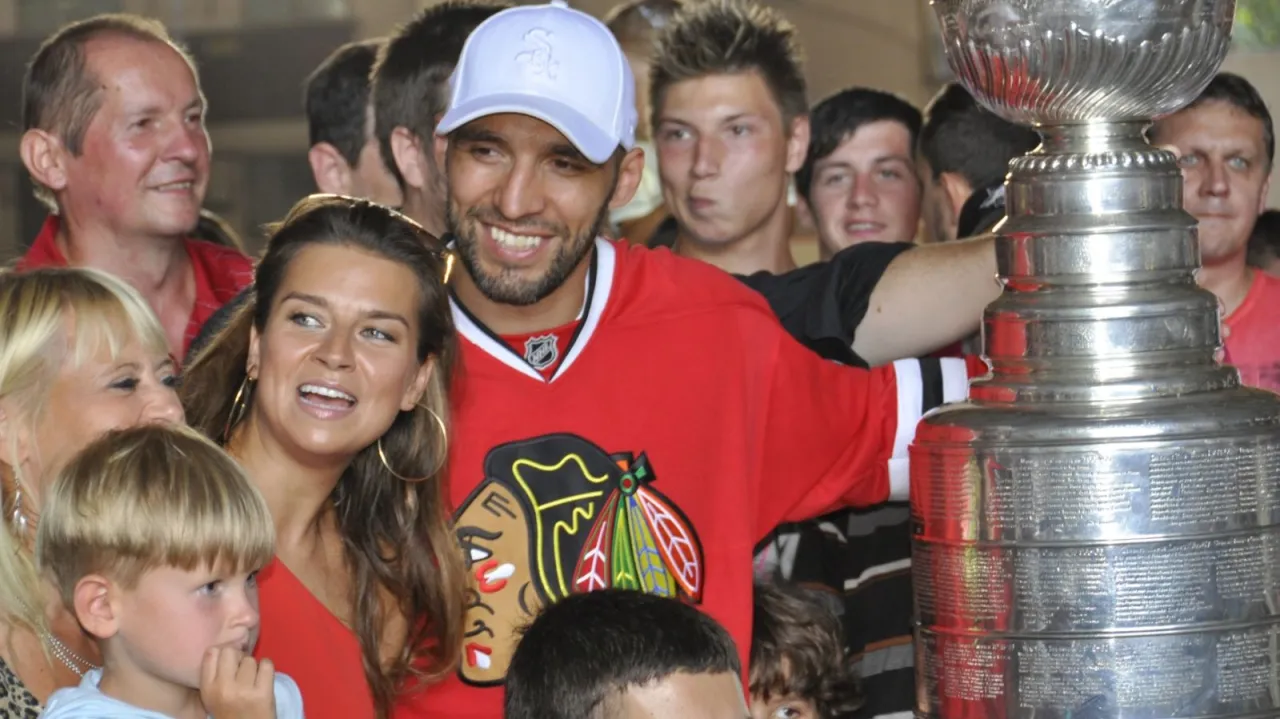 Po Frolíkovi převzal Stanley Cup také Michal Rozsíval — ČT sport ...